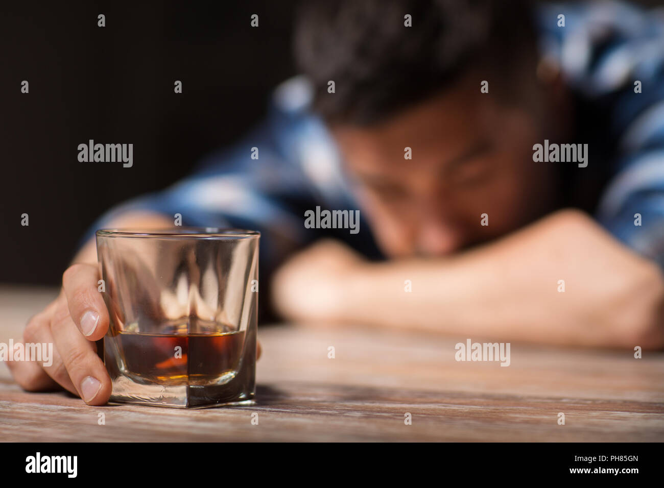 Man, whisky glass, lifestyle hi-res stock photography and images - Alamy
