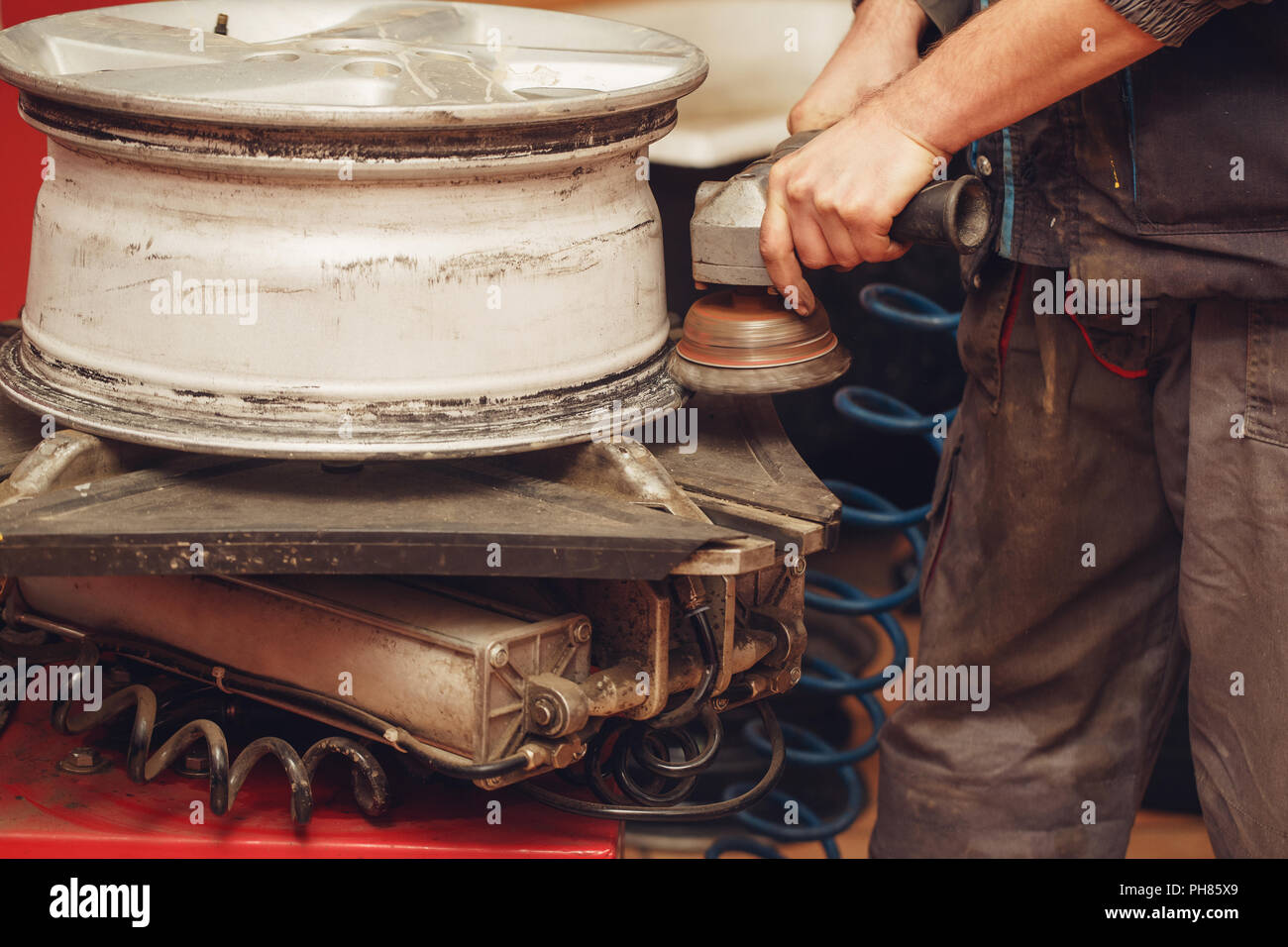 Male mechanic using grinder machine hi-res stock photography and images ...
