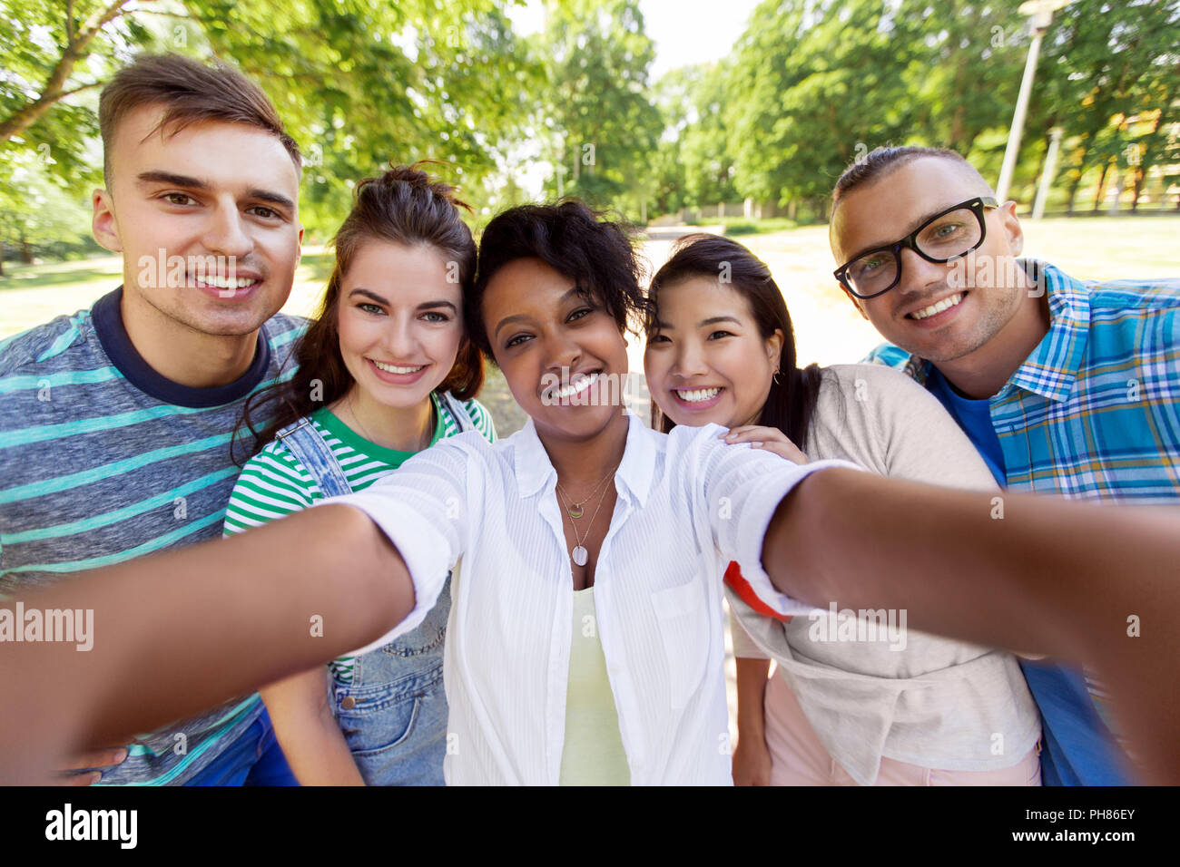 Group selfie wide hi-res stock photography and images - Alamy