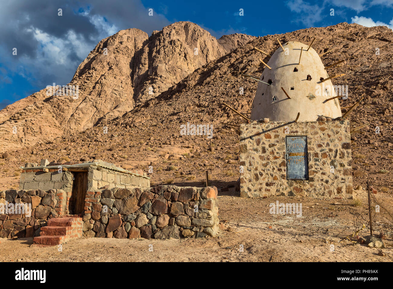Sinai mountains house hi-res stock photography and images - Alamy
