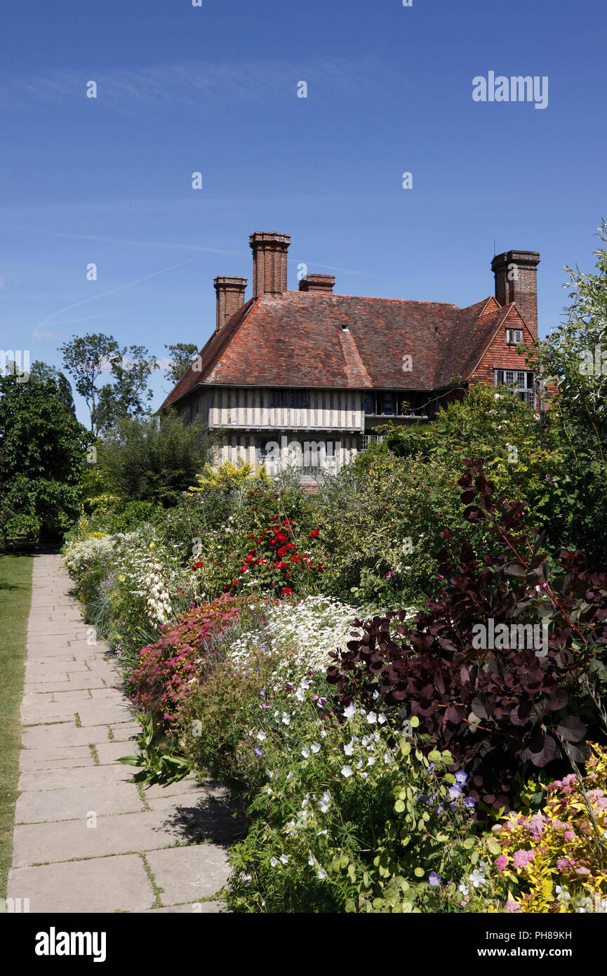 Great dixter east sussex long border hi-res stock photography and ...