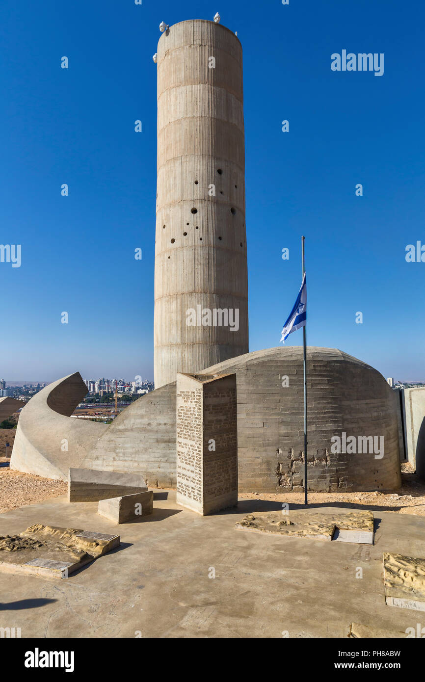 Dani karavan negev monument hi-res stock photography and images - Alamy