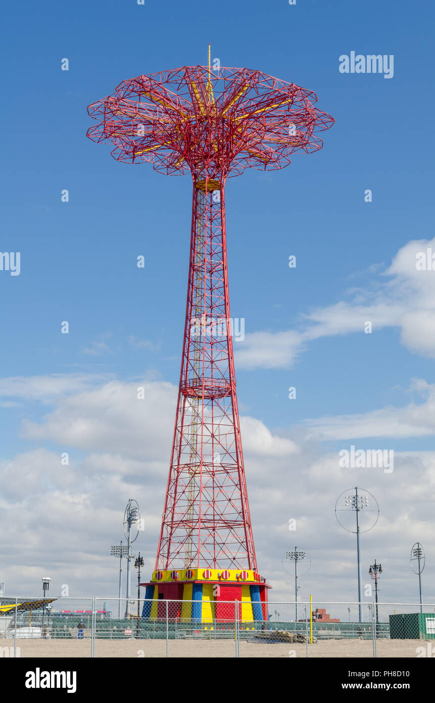 Parachute jump tower hi-res stock photography and images - Alamy