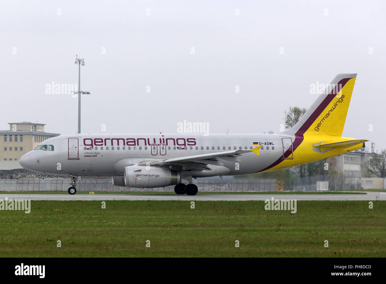Airbus A319-132 der Germanwings Stock Photo - Alamy