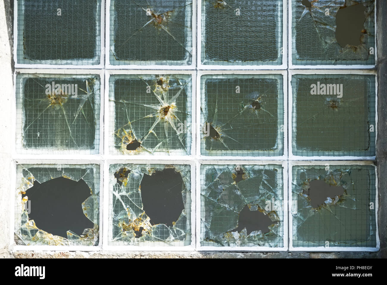 Smashed glass backdrop hi-res stock photography and images - Alamy