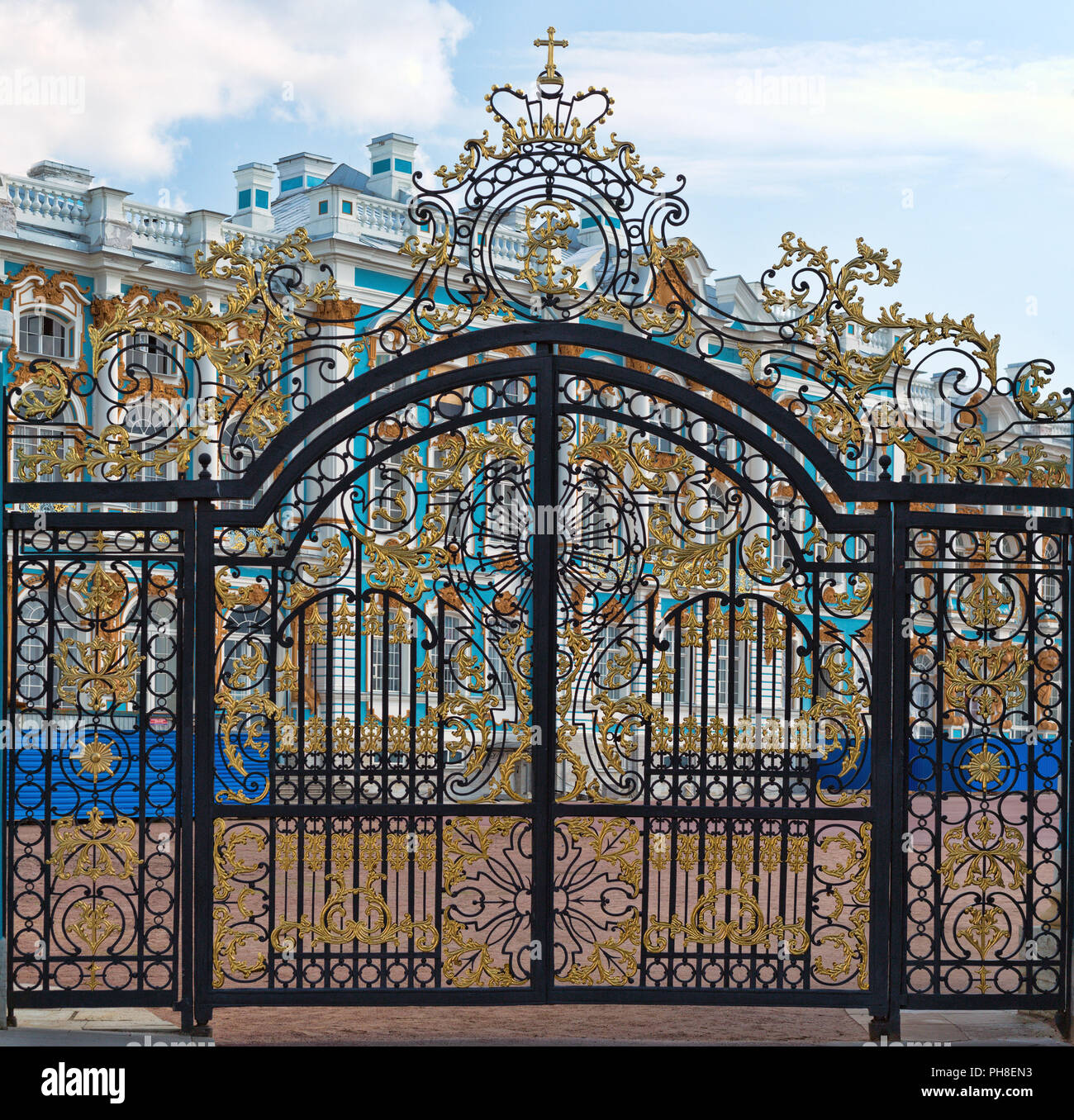 Rococo style gate hi-res stock photography and images - Alamy
