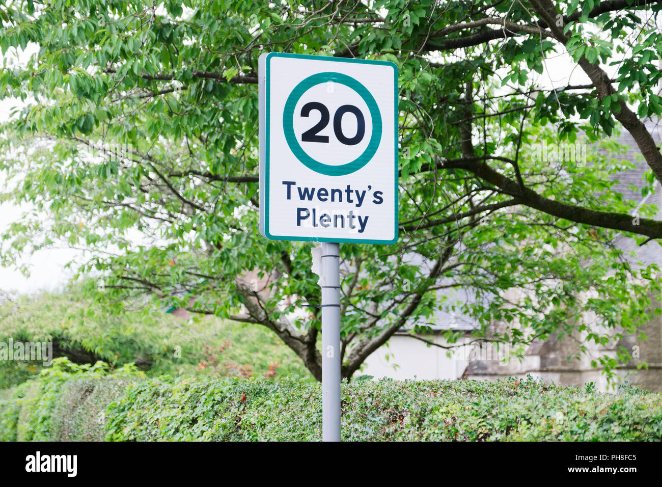 Twenty’s plenty road safety sign near school Stock Photo - Alamy