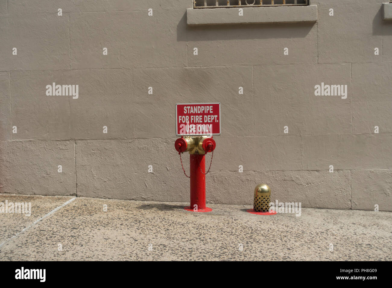 New york city fire hydrant hi-res stock photography and images - Alamy
