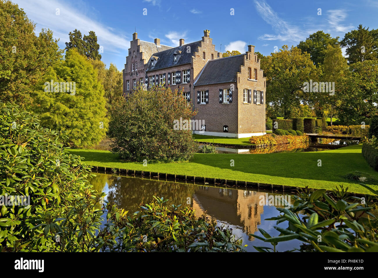 Haus Coull, moated castle, Straelen, Germany Stock Photo - Alamy