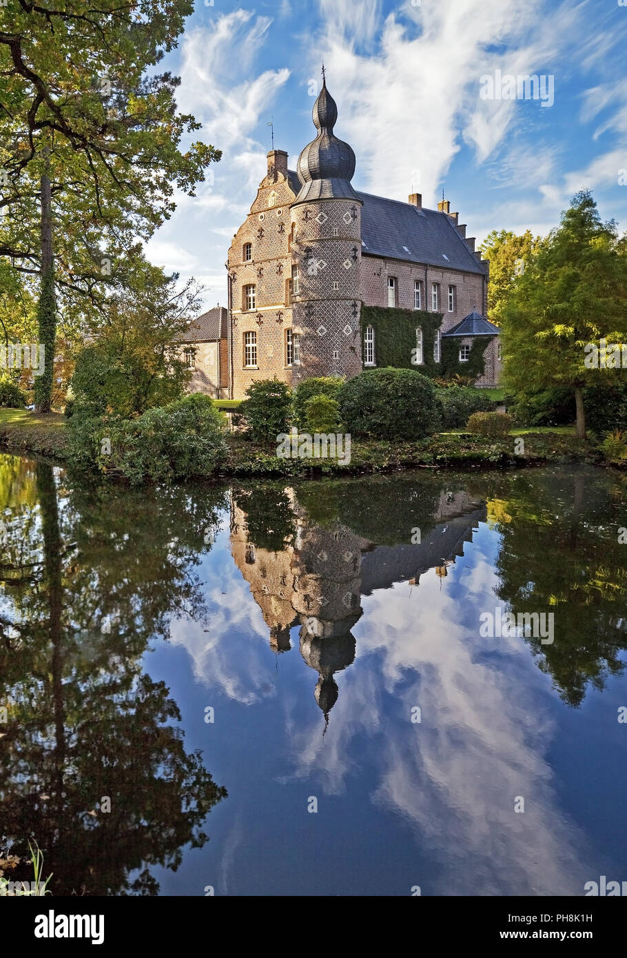 Haus Coull, moated castle, Straelen, Germany Stock Photo - Alamy