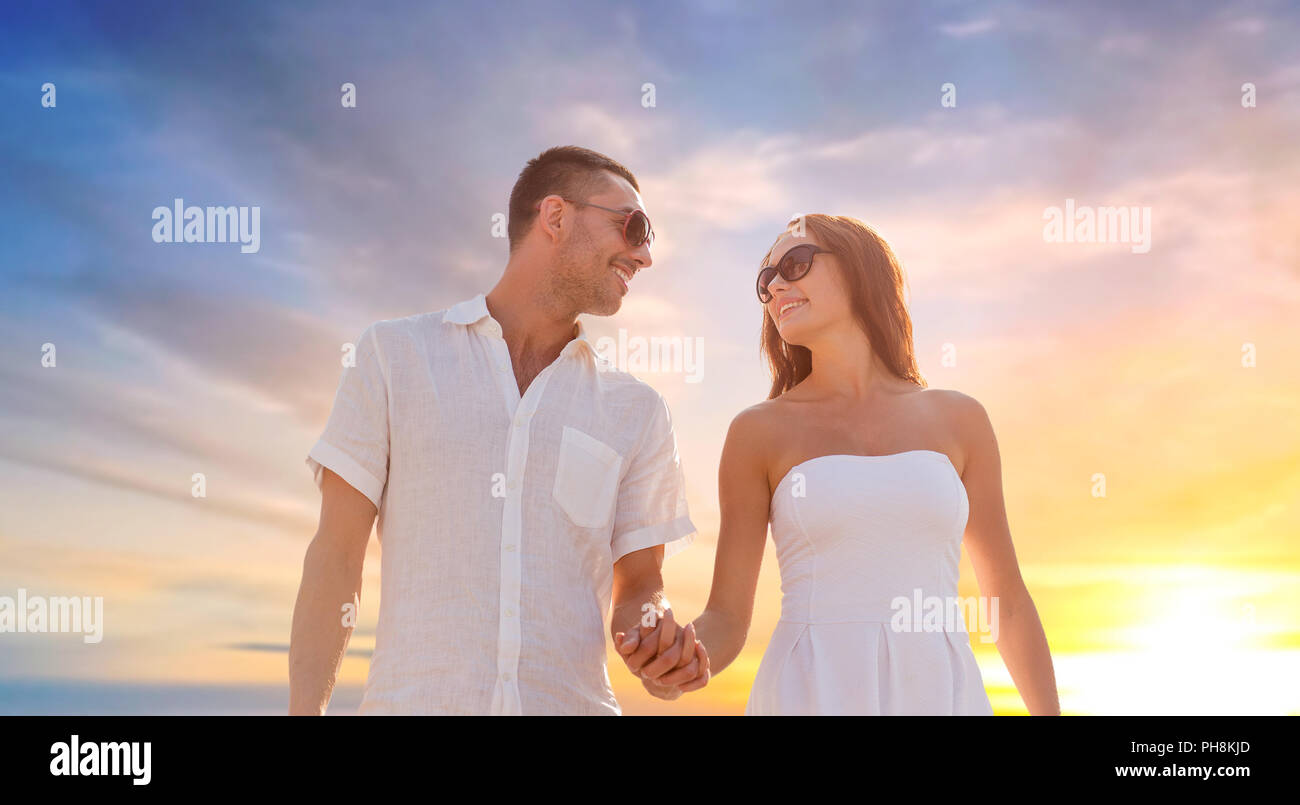 Couple holding hands at sunset hi-res stock photography and images - Alamy