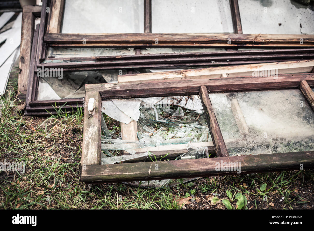 Broken out windows hi-res stock photography and images - Alamy