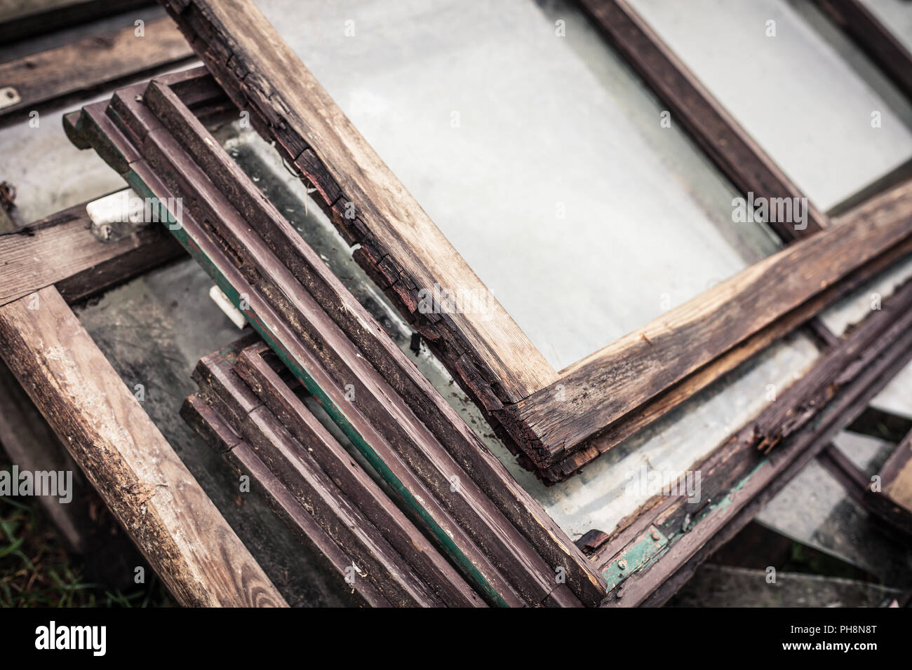 Broken out windows hi-res stock photography and images - Alamy