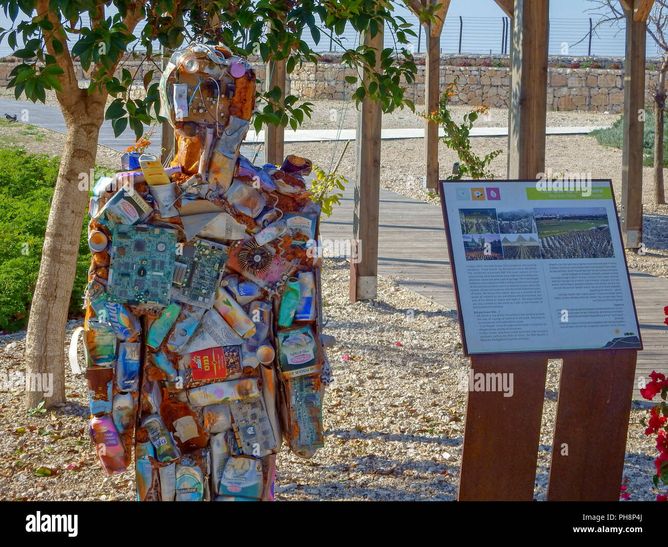 "Trash People" exhibition at the Hiriya Recycling Park (by HA Schult ...