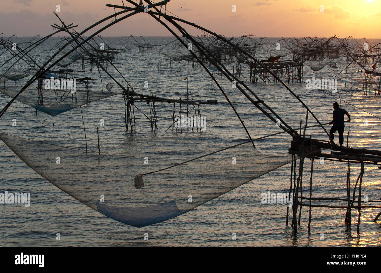 Shore operated lift nets hi-res stock photography and images - Alamy