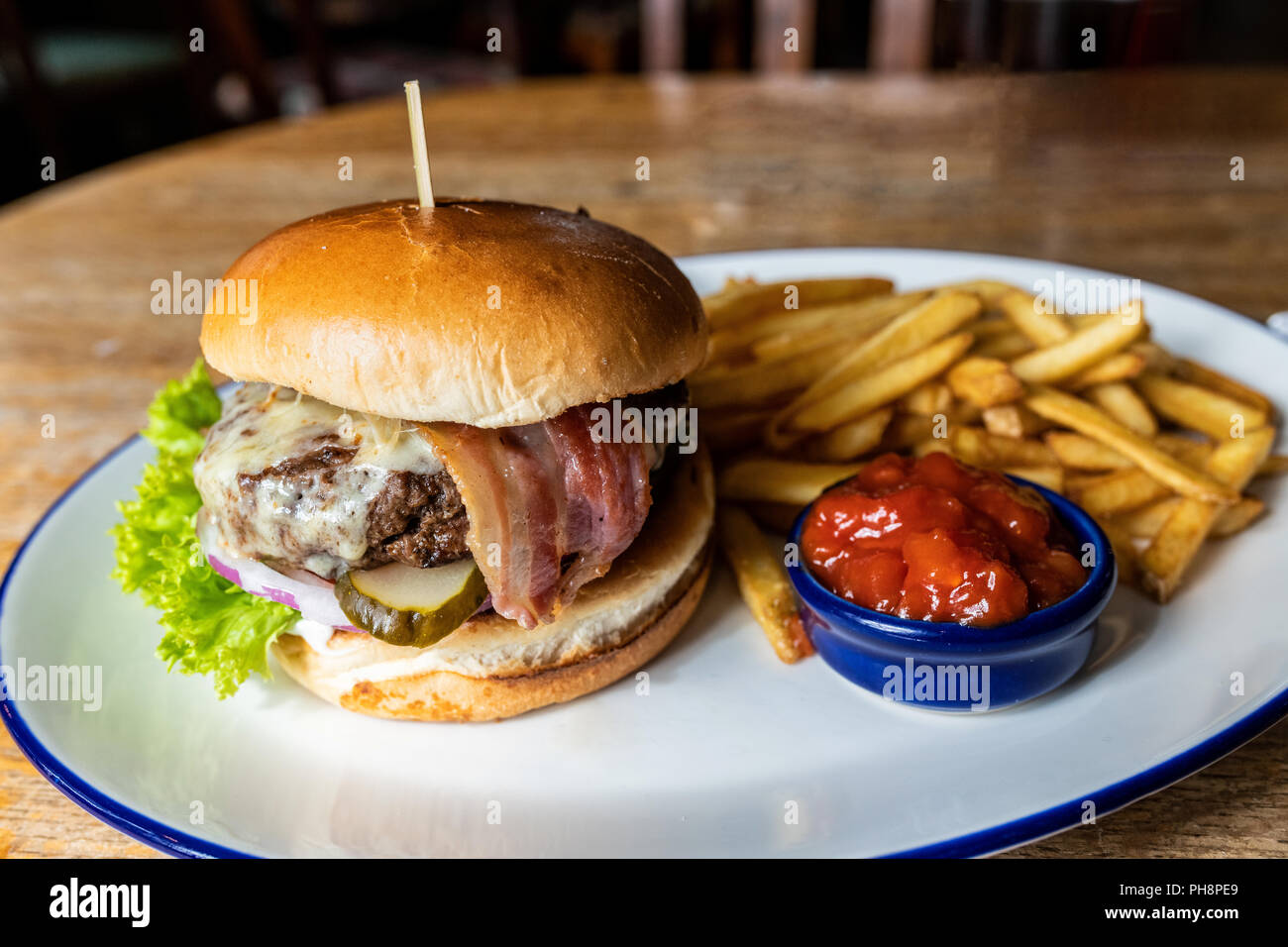 Bacon over burger hi-res stock photography and images - Alamy