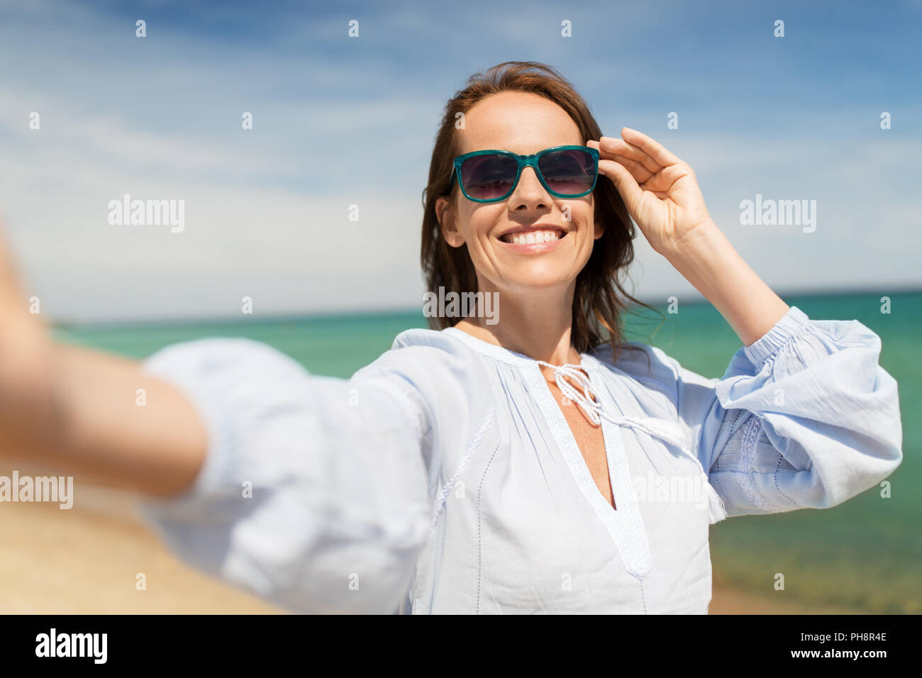 Beach selfie hi-res stock photography and images - Alamy