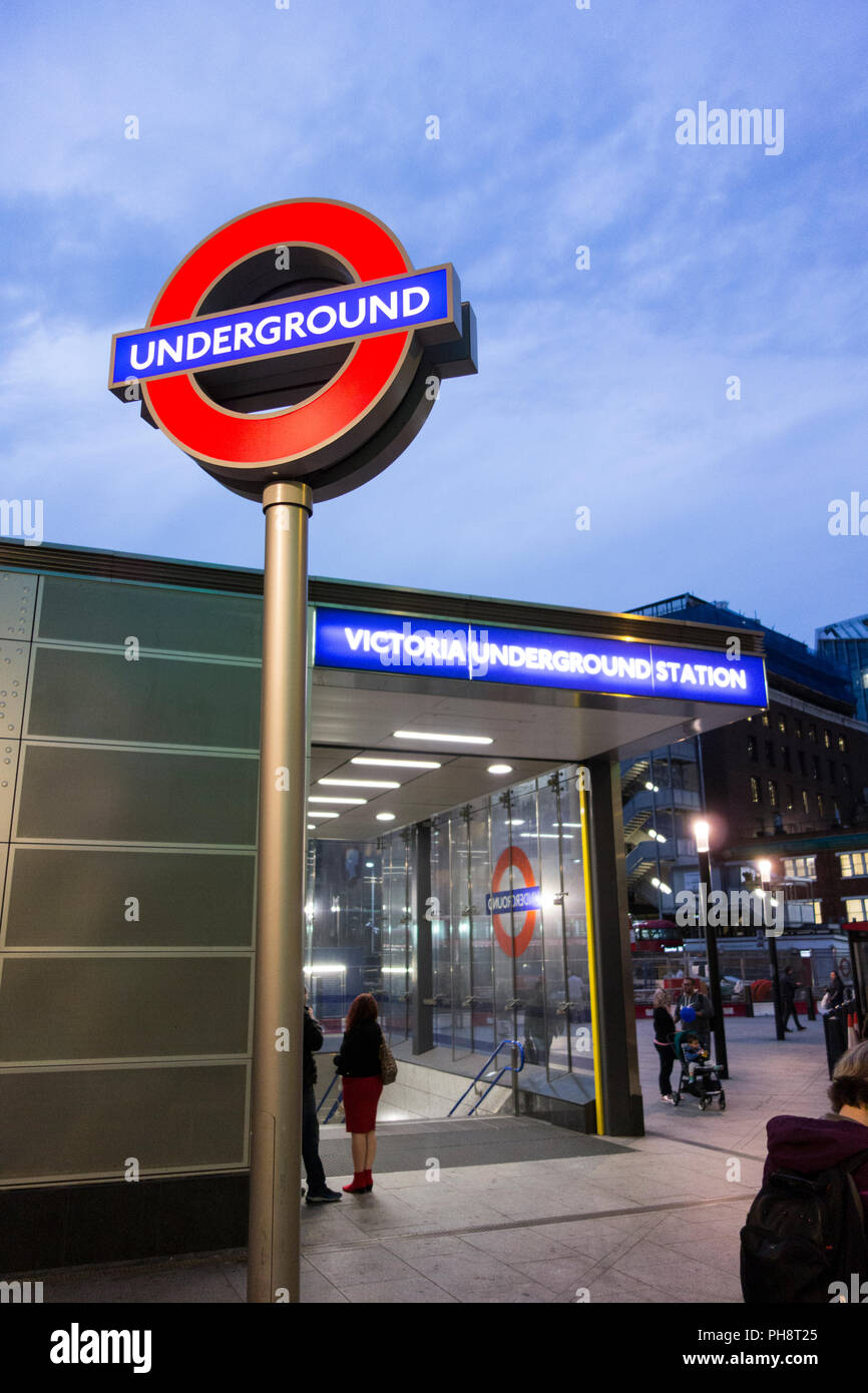 Victoria underground station hi-res stock photography and images - Alamy