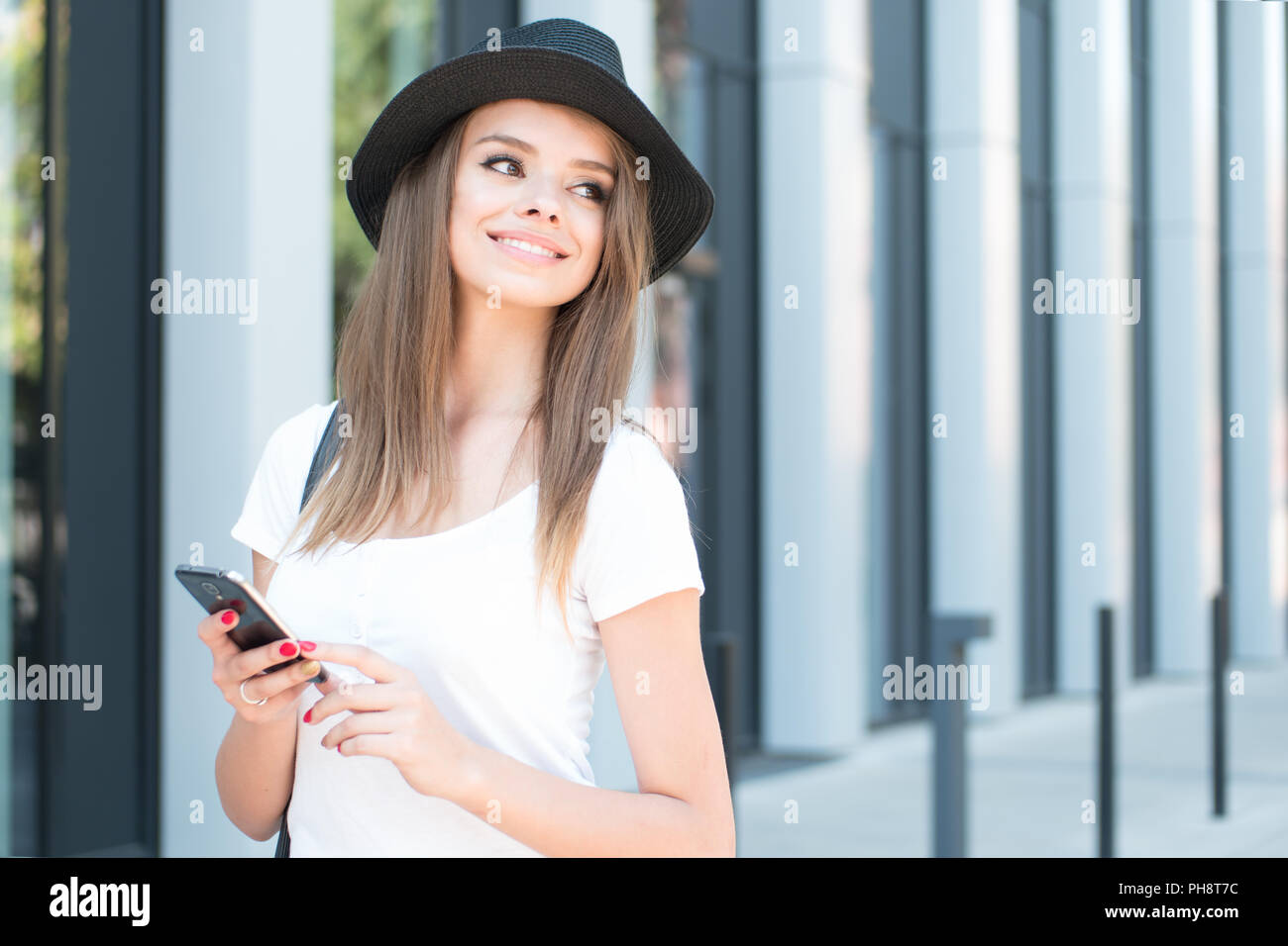 Woman distance hi-res stock photography and images - Alamy
