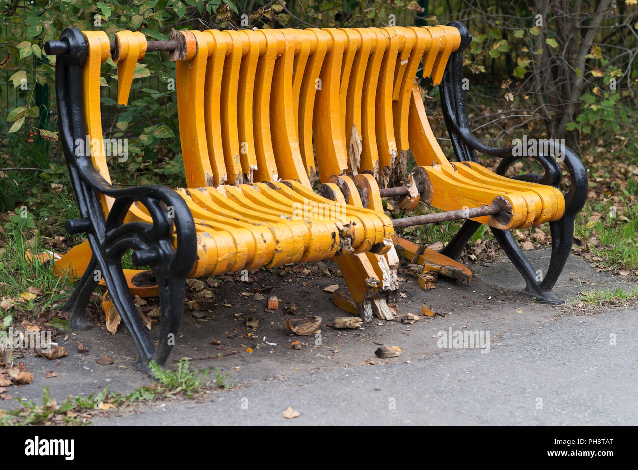 Broken bench hi-res stock photography and images - Alamy