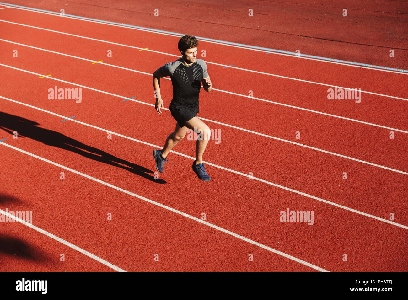 Focused female track and field athlete hi-res stock photography and ...