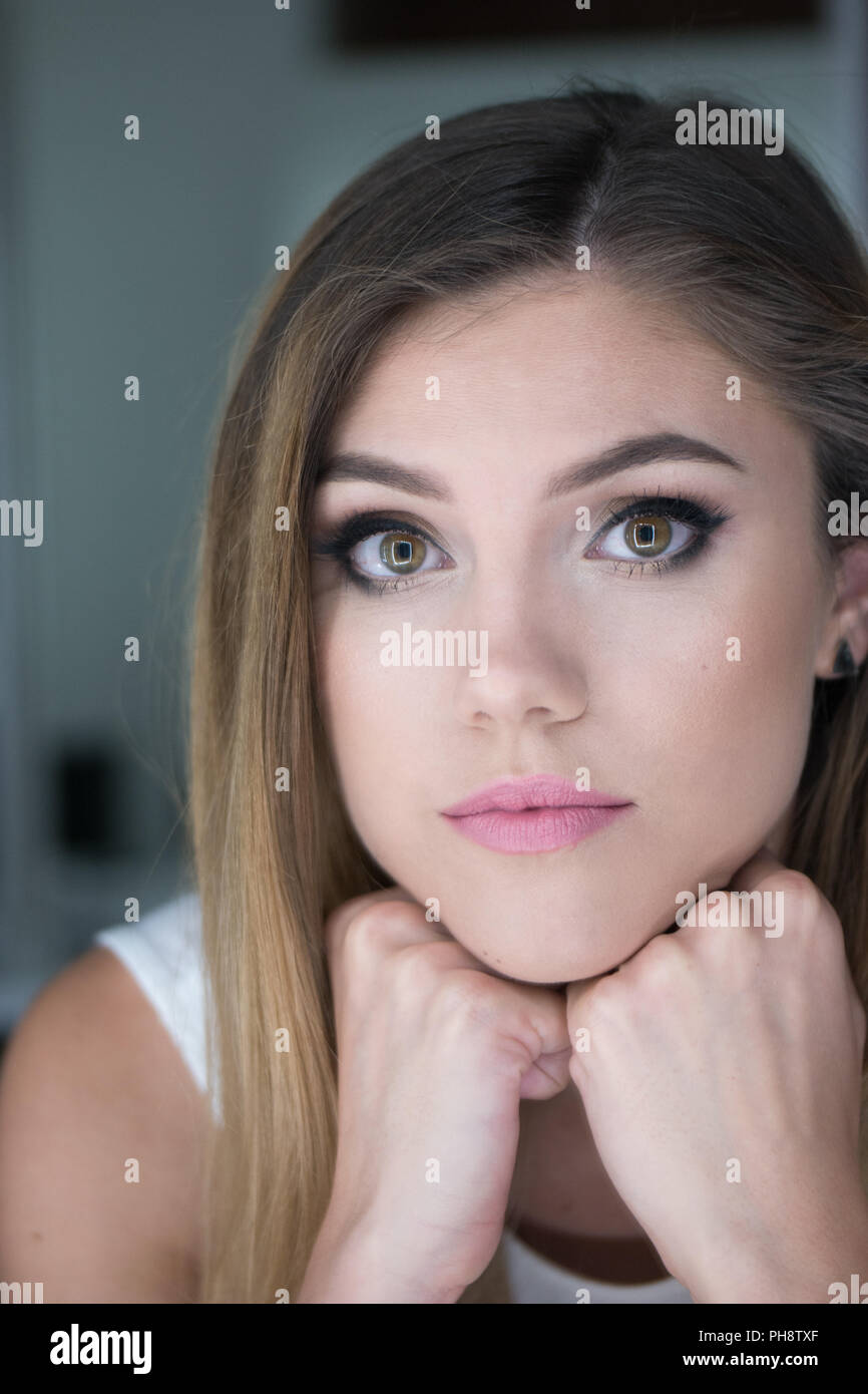 Pretty Woman Face Leaning on her Hands Stock Photo - Alamy