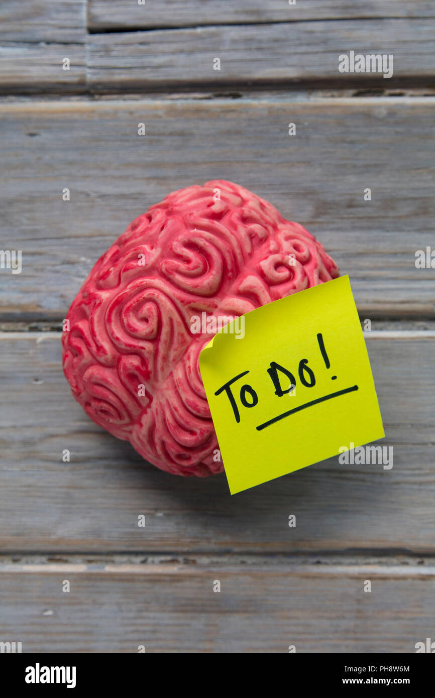 To do label stuck on a brain Stock Photo - Alamy