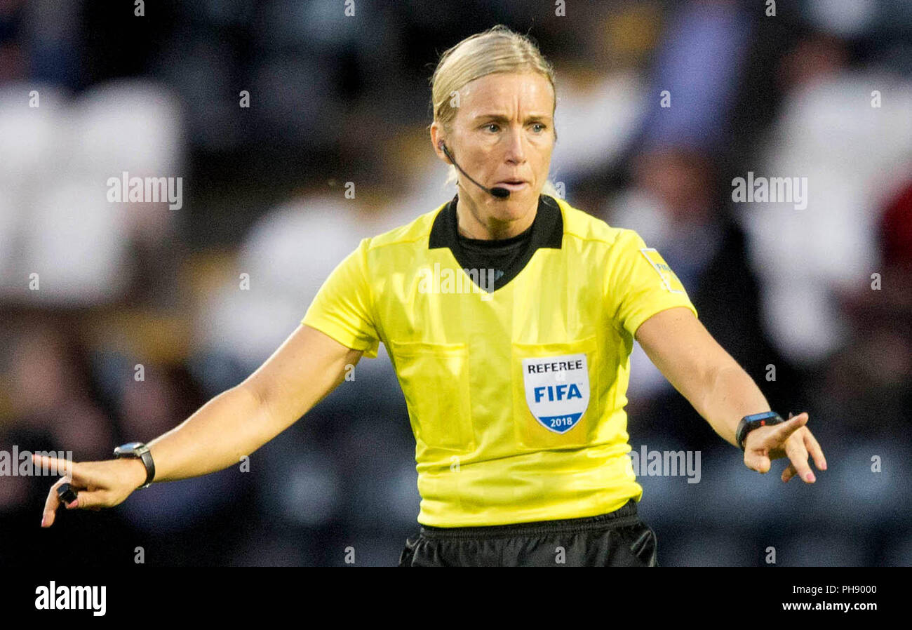 Referee sara persson hi-res stock photography and images - Alamy
