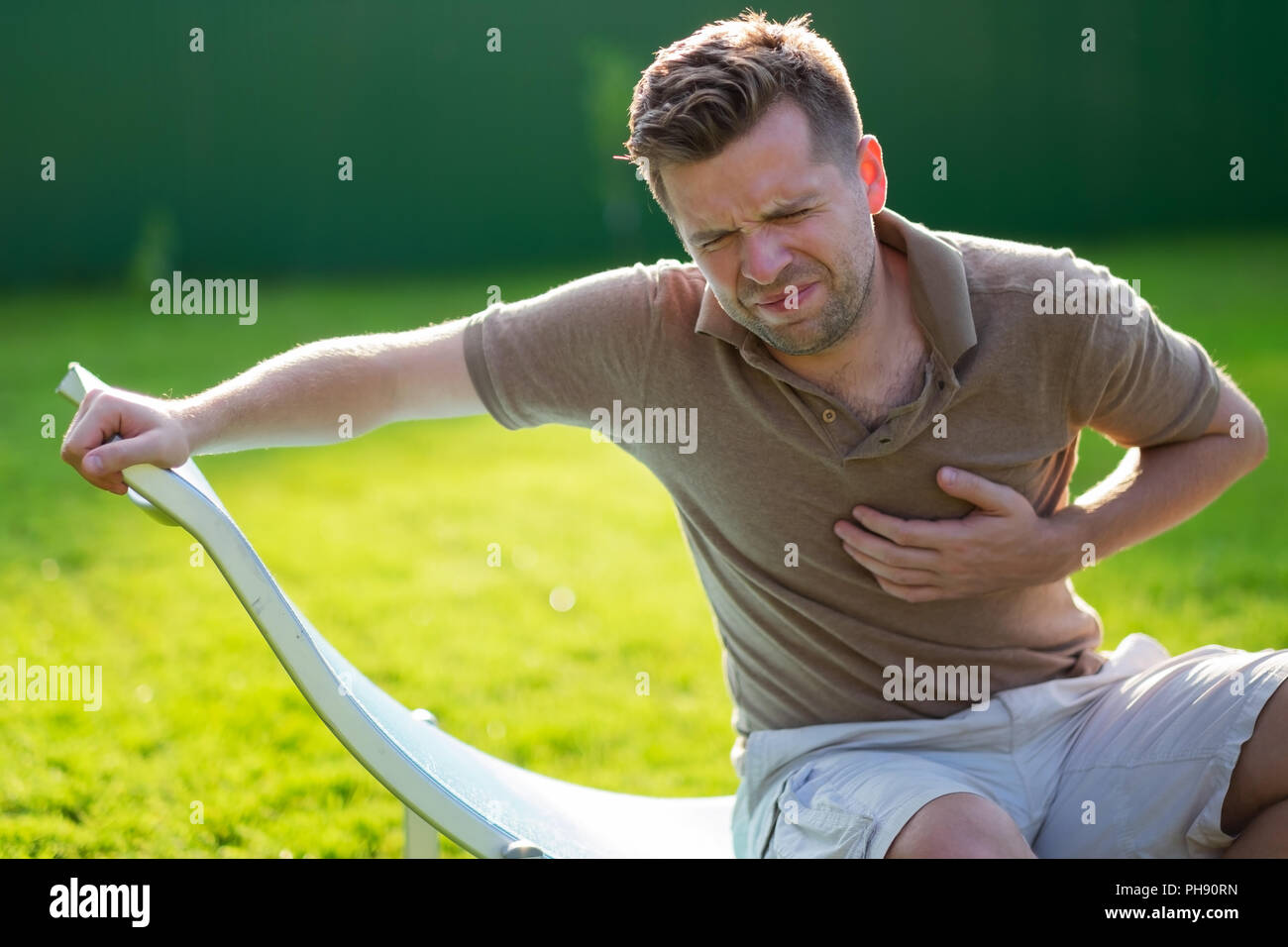 Man heart attack sitting hi-res stock photography and images - Alamy