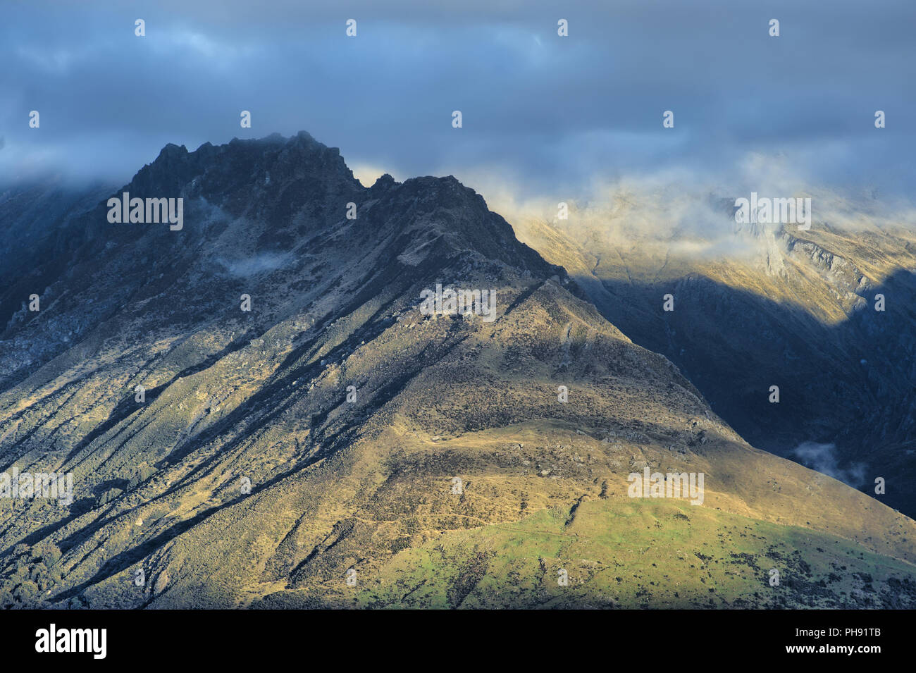 Dark and light patterns hi-res stock photography and images - Alamy