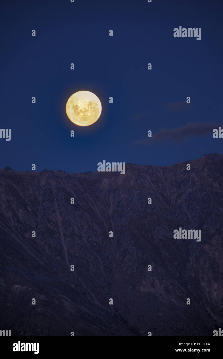 Rising moon hi-res stock photography and images - Alamy