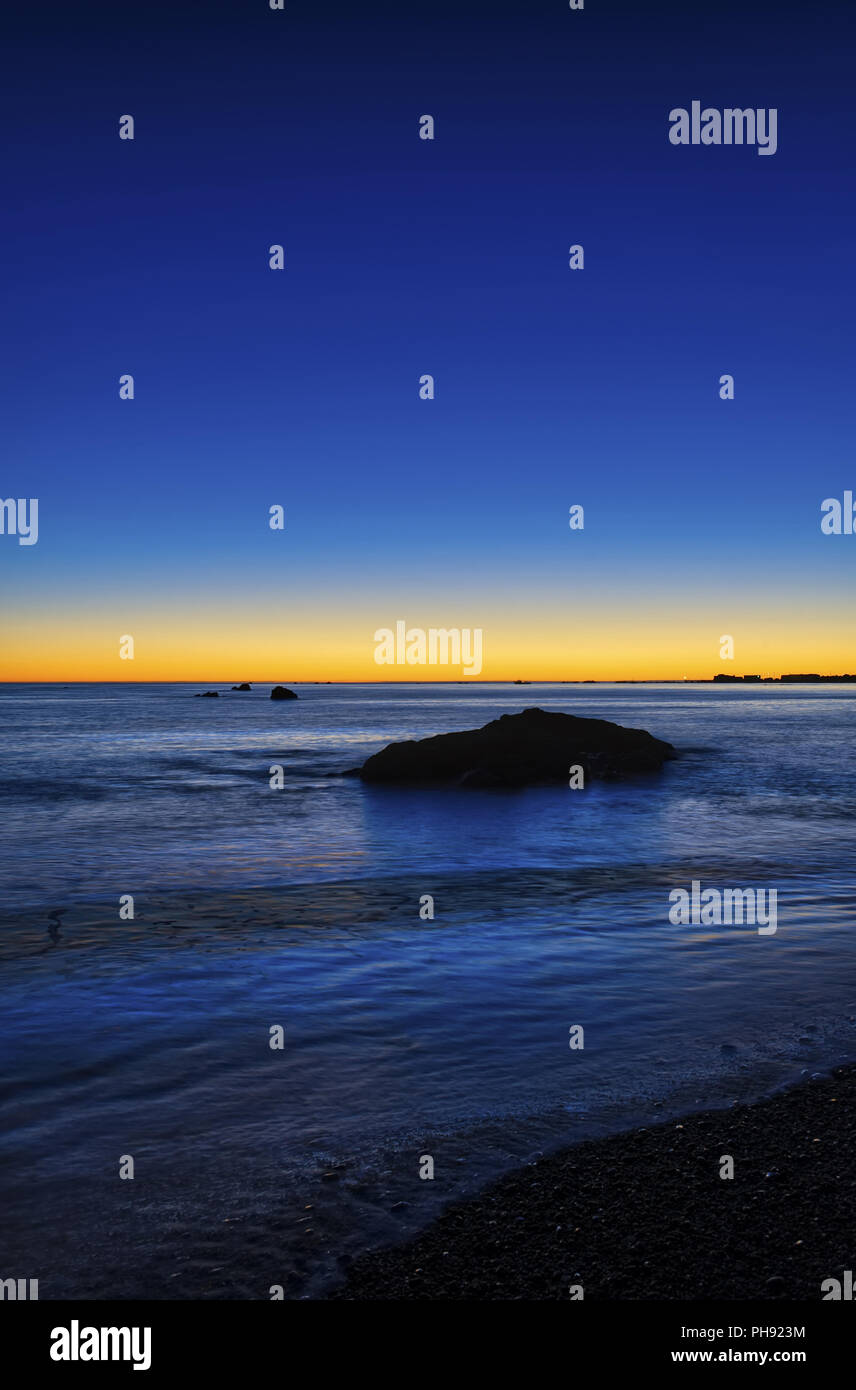 Dawn over sea hi-res stock photography and images - Alamy