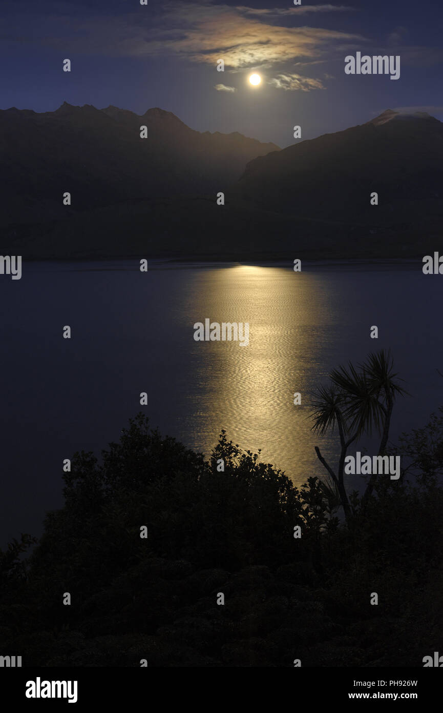 Rising over island hi-res stock photography and images - Alamy