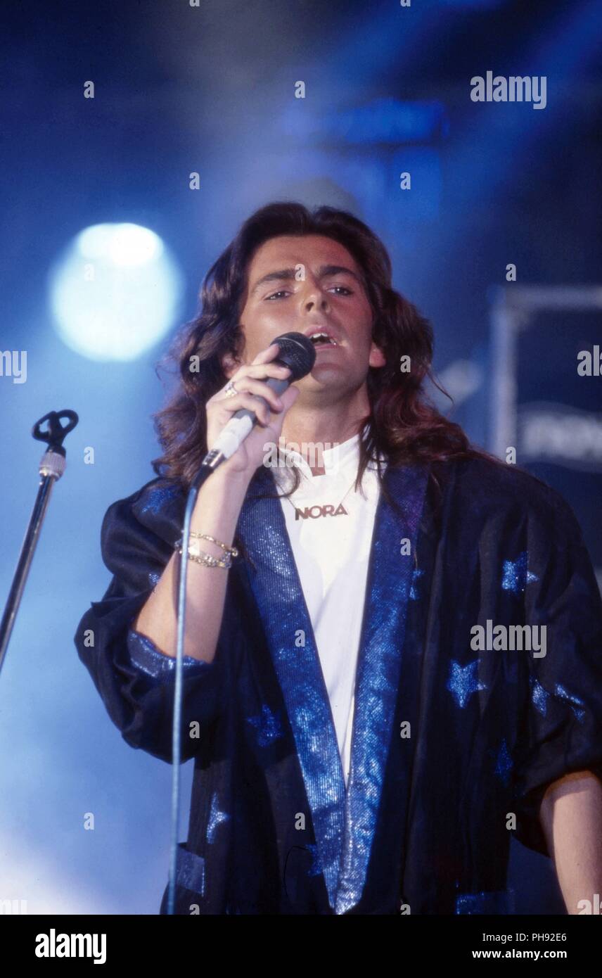 Thomas Anders, Sänger der Band "Modern Talking" mit Nora Halskette bei ...