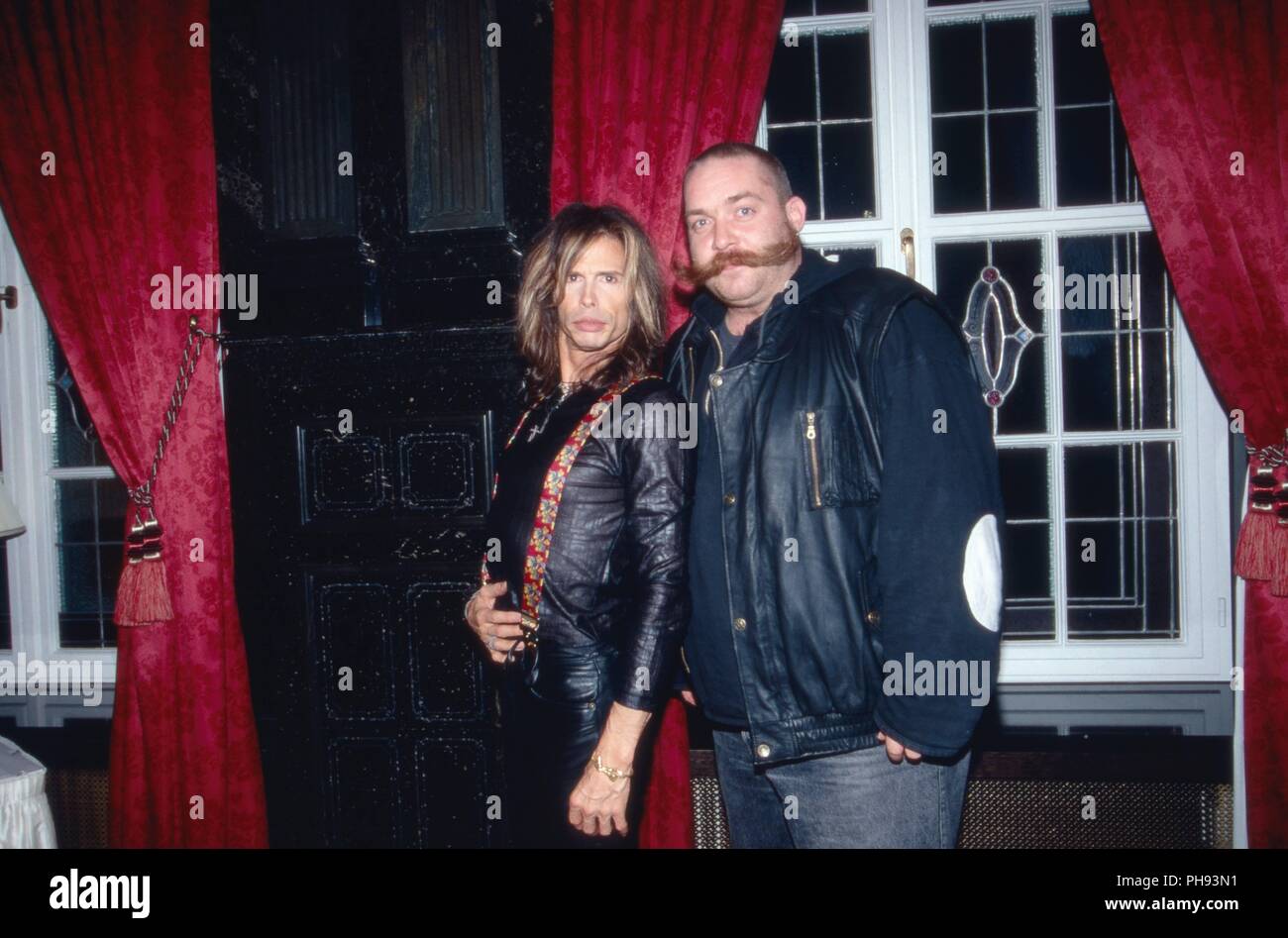 Steven tyler 1997 hi-res stock photography and images - Alamy