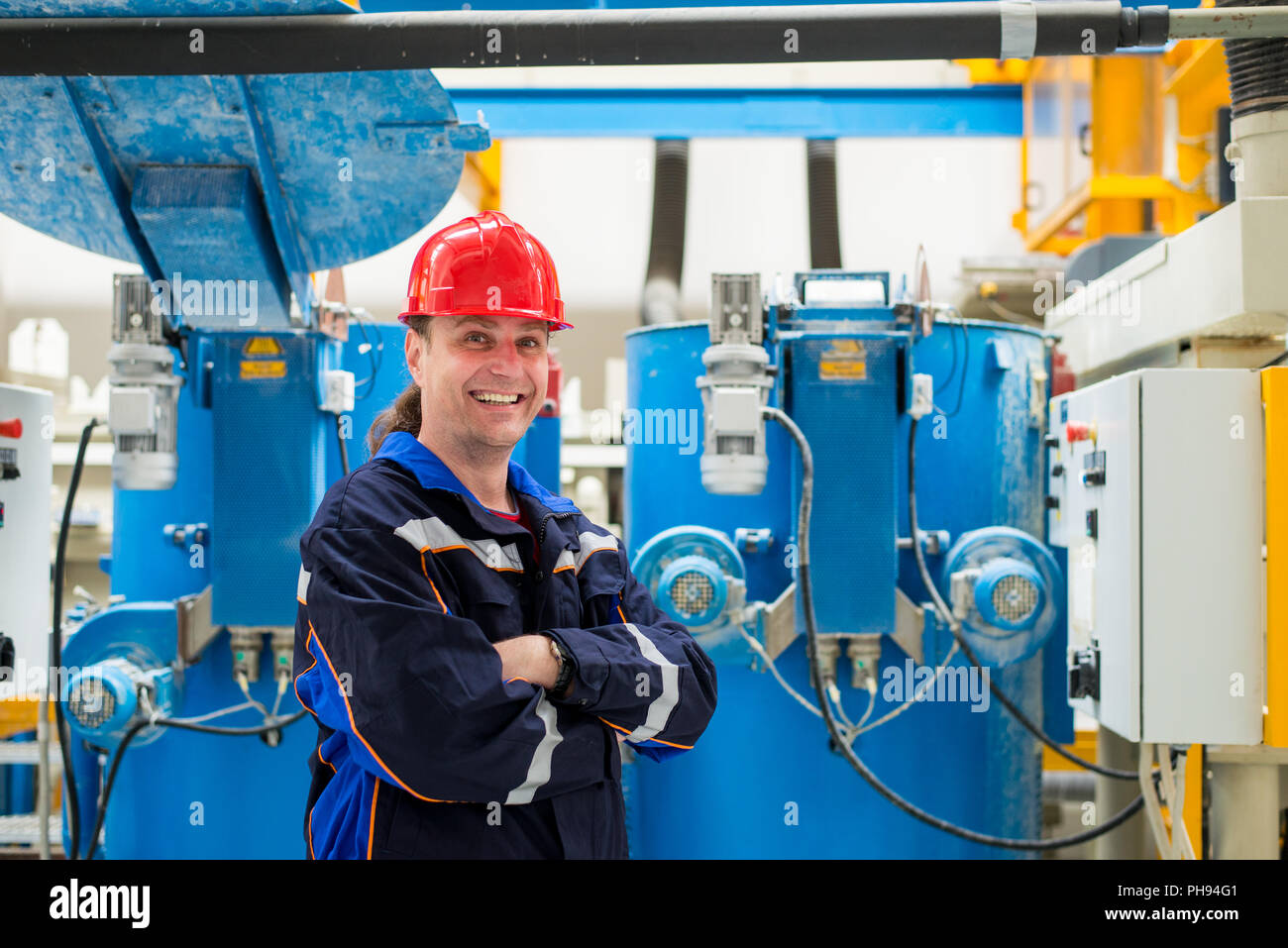 Worker smiling factory hi-res stock photography and images - Alamy
