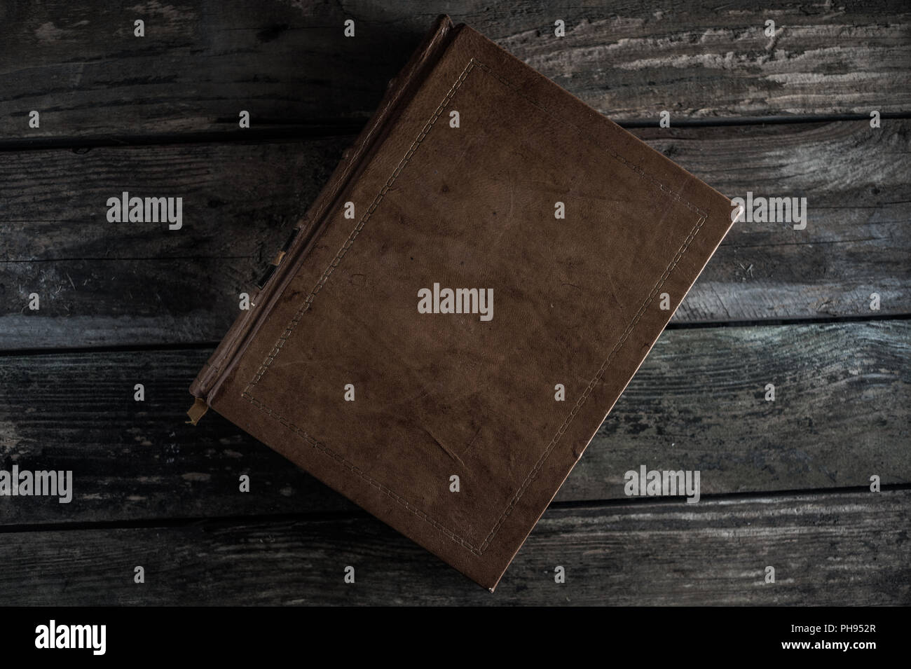 Old book on table hi-res stock photography and images - Alamy