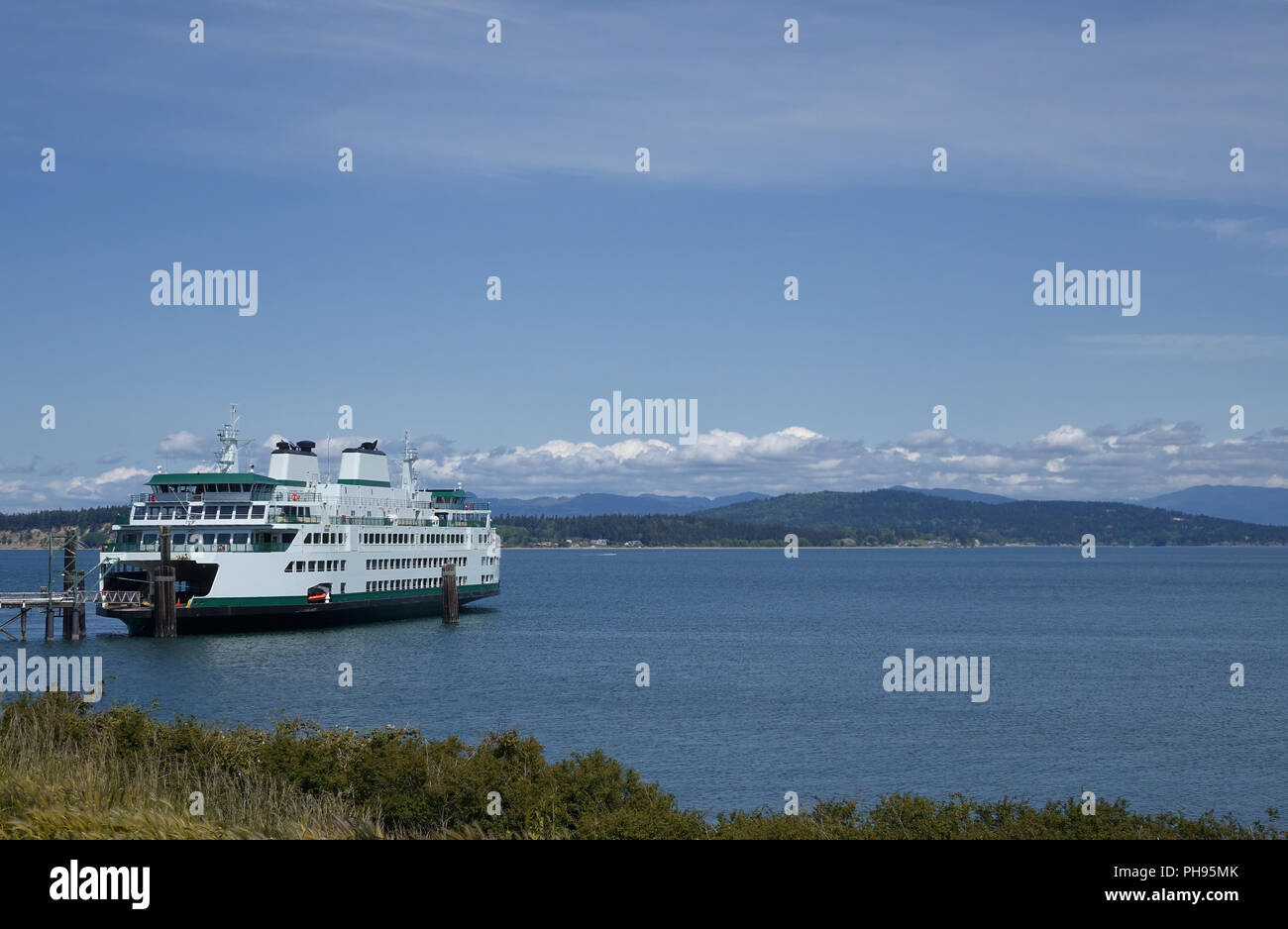 Large ship large ship hi-res stock photography and images - Alamy