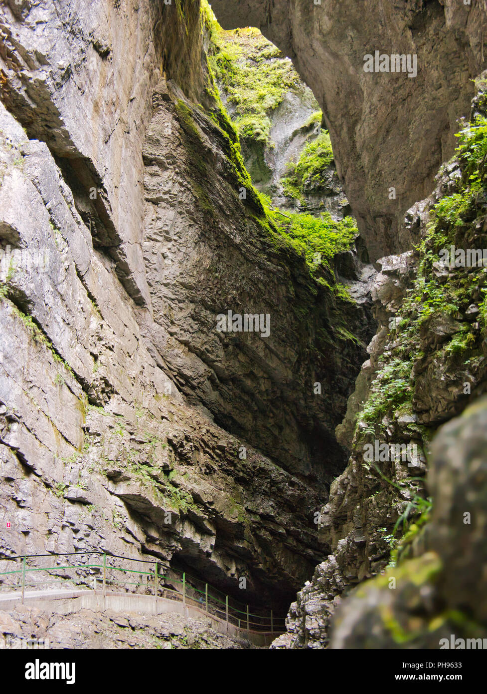 Deep rock gorge faces hi-res stock photography and images - Alamy