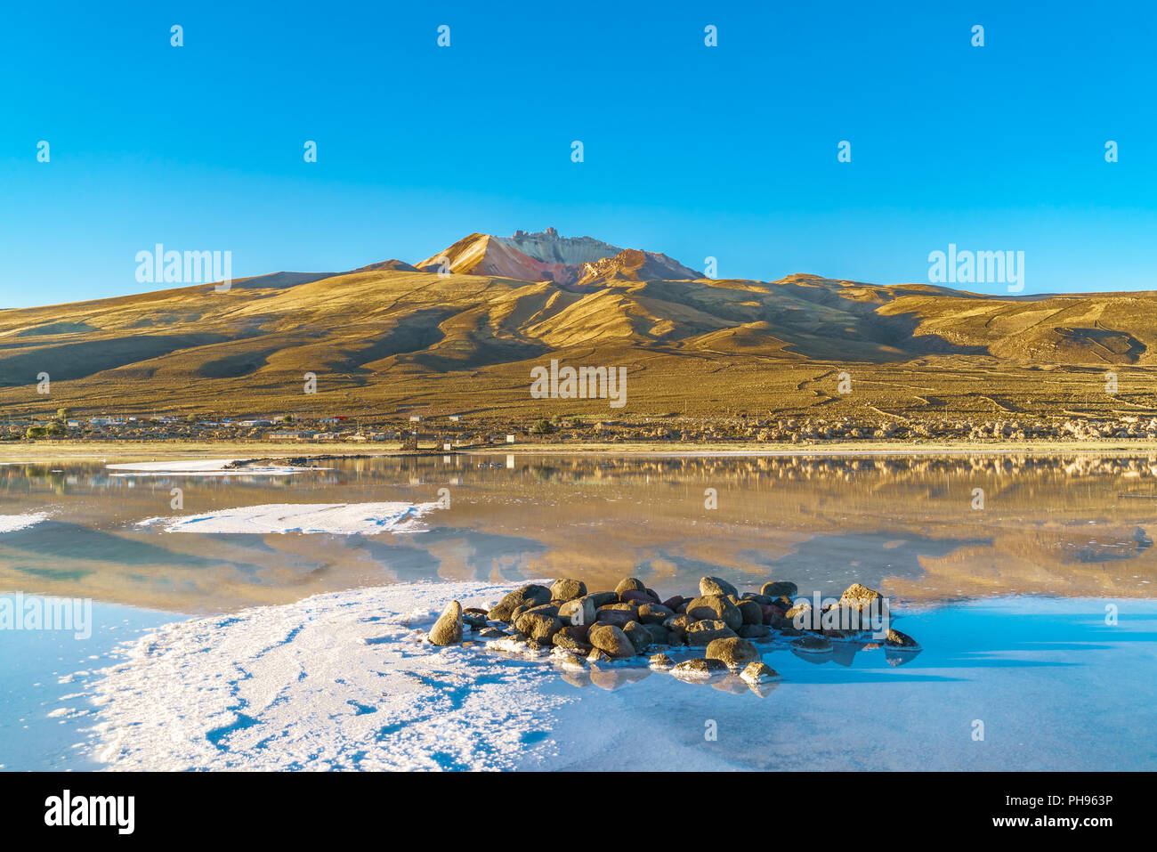 View of dormant volcano in Uyuni Salt Flat Stock Photo - Alamy