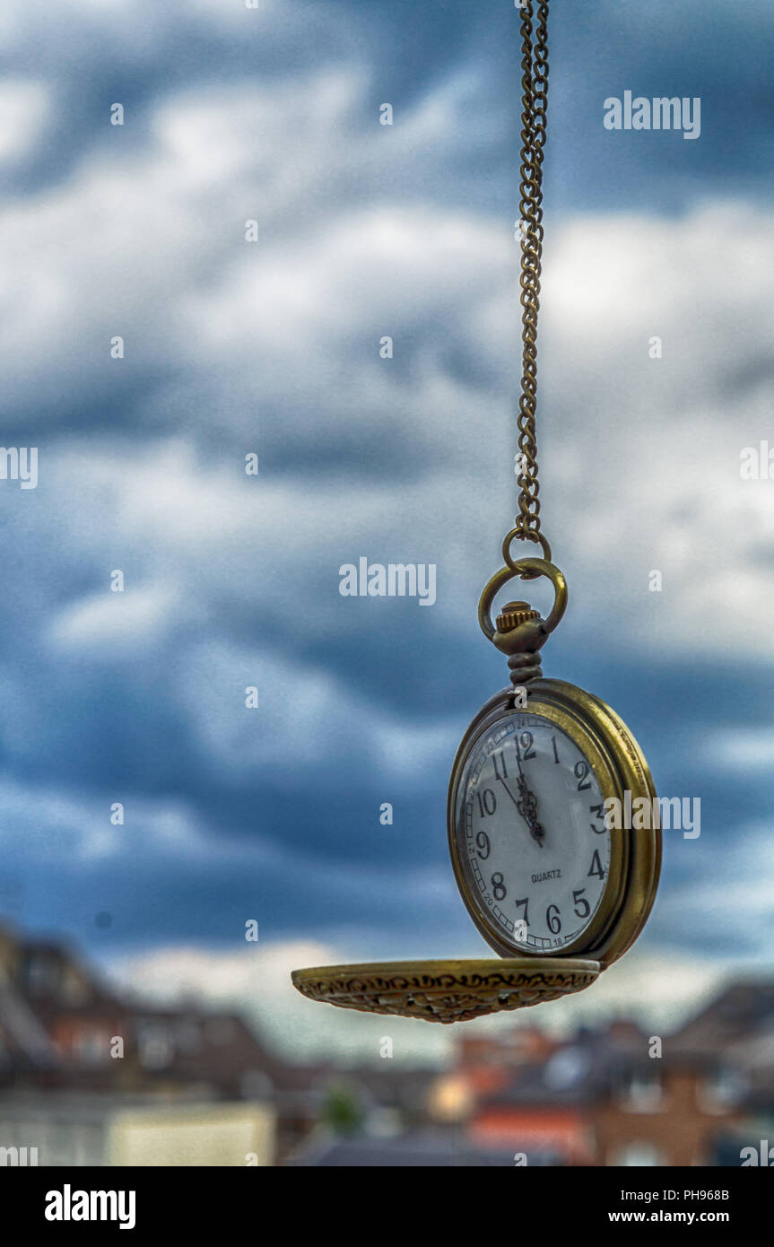 Time warp clock hi-res stock photography and images - Alamy