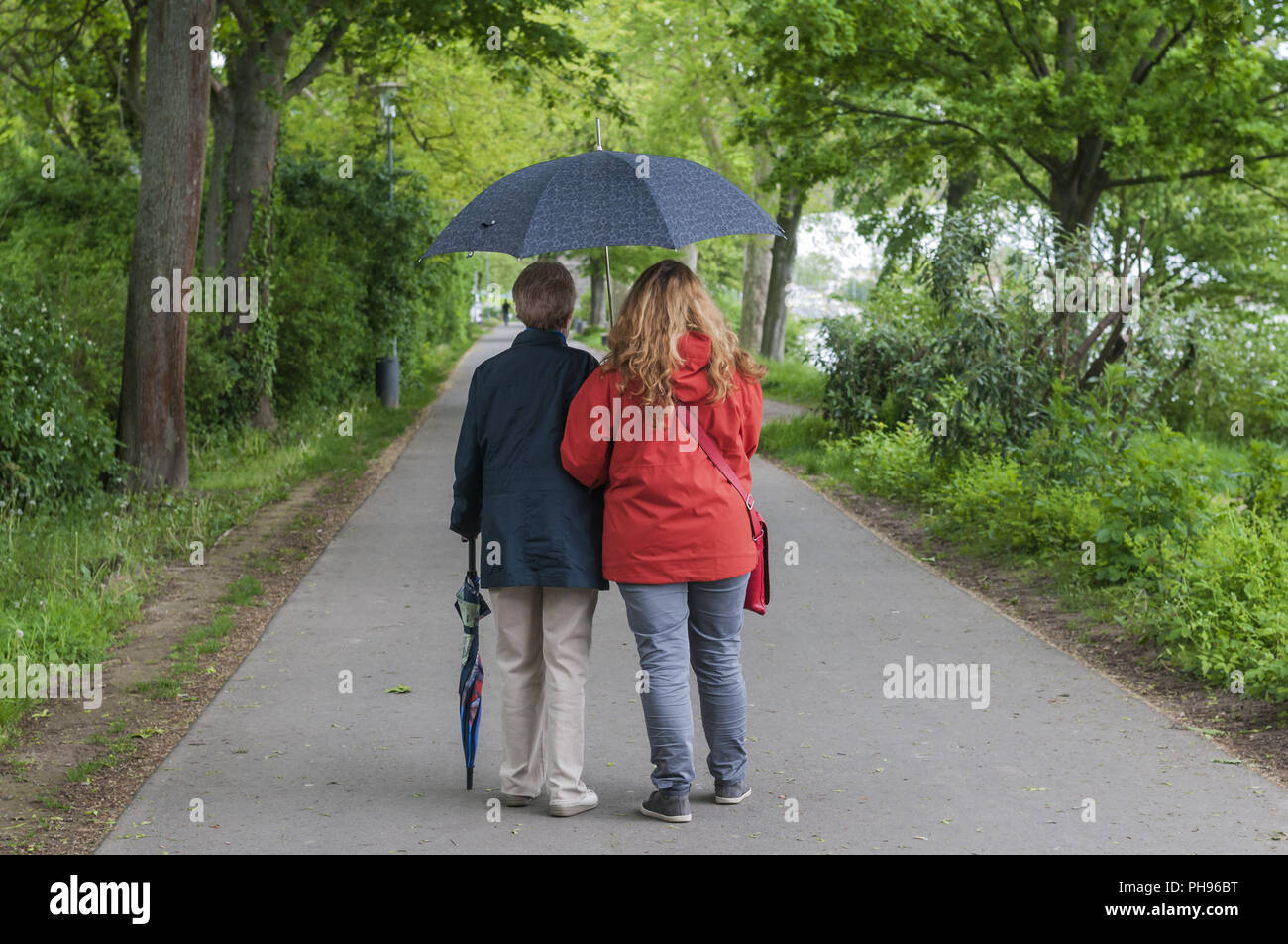 Umbrella walk hi-res stock photography and images - Alamy