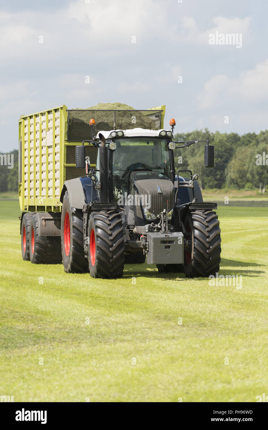 Wagon loader hi-res stock photography and images - Alamy