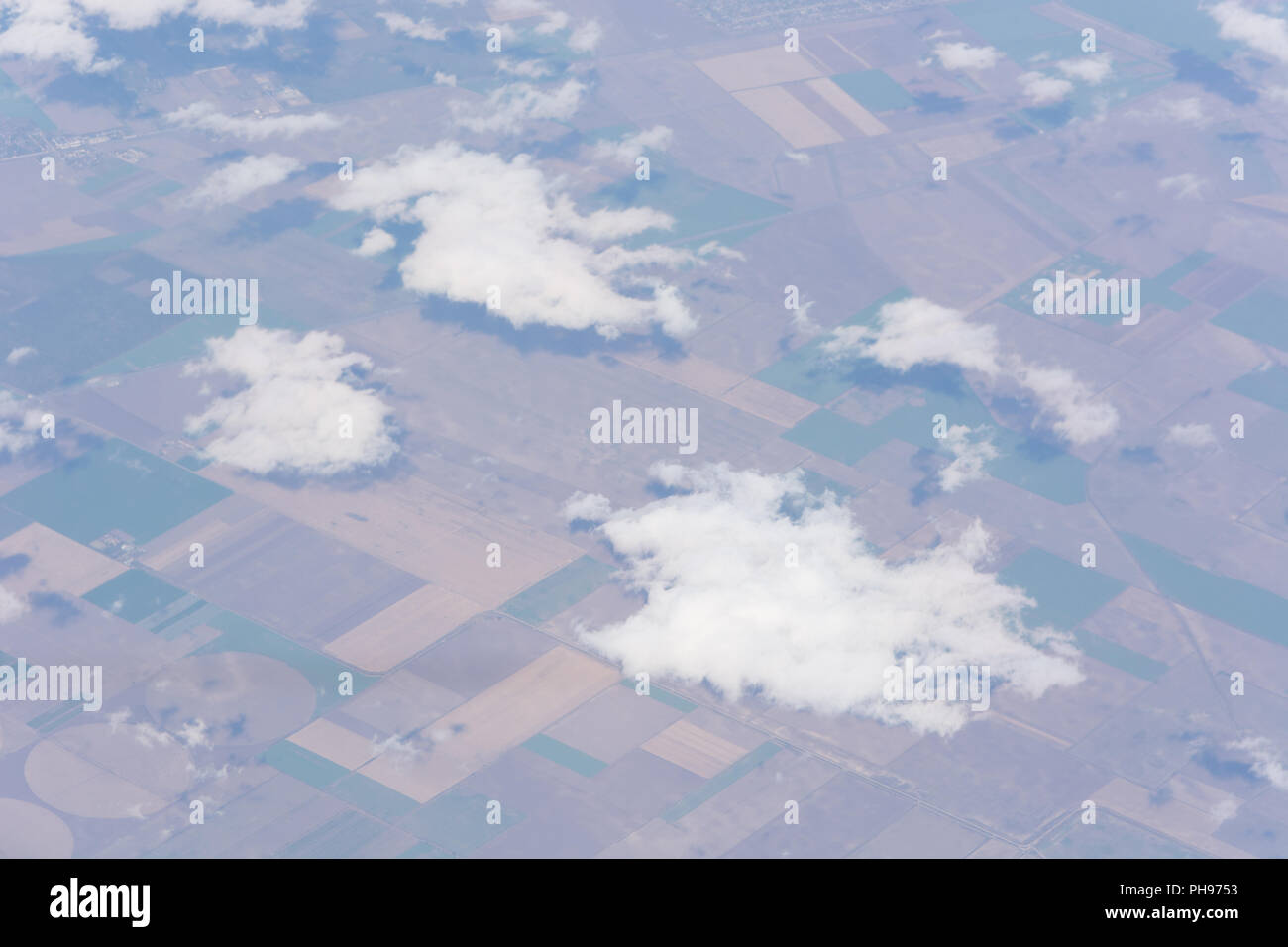 Cabin lake view through window hi-res stock photography and images - Alamy