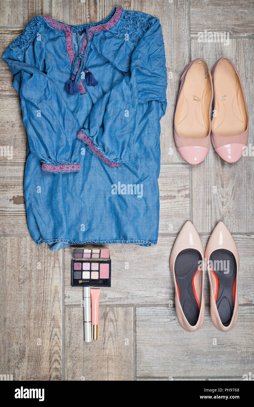 Shoes from above hi-res stock photography and images - Alamy