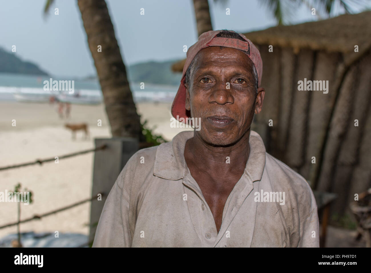 Indian man climbing coconut tree hi-res stock photography and images ...