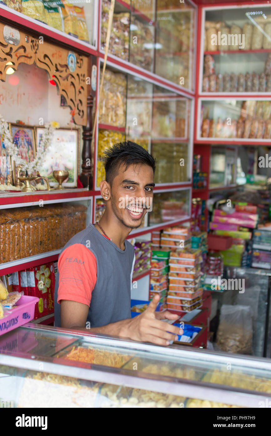 Children supermarket sweets hi-res stock photography and images - Alamy