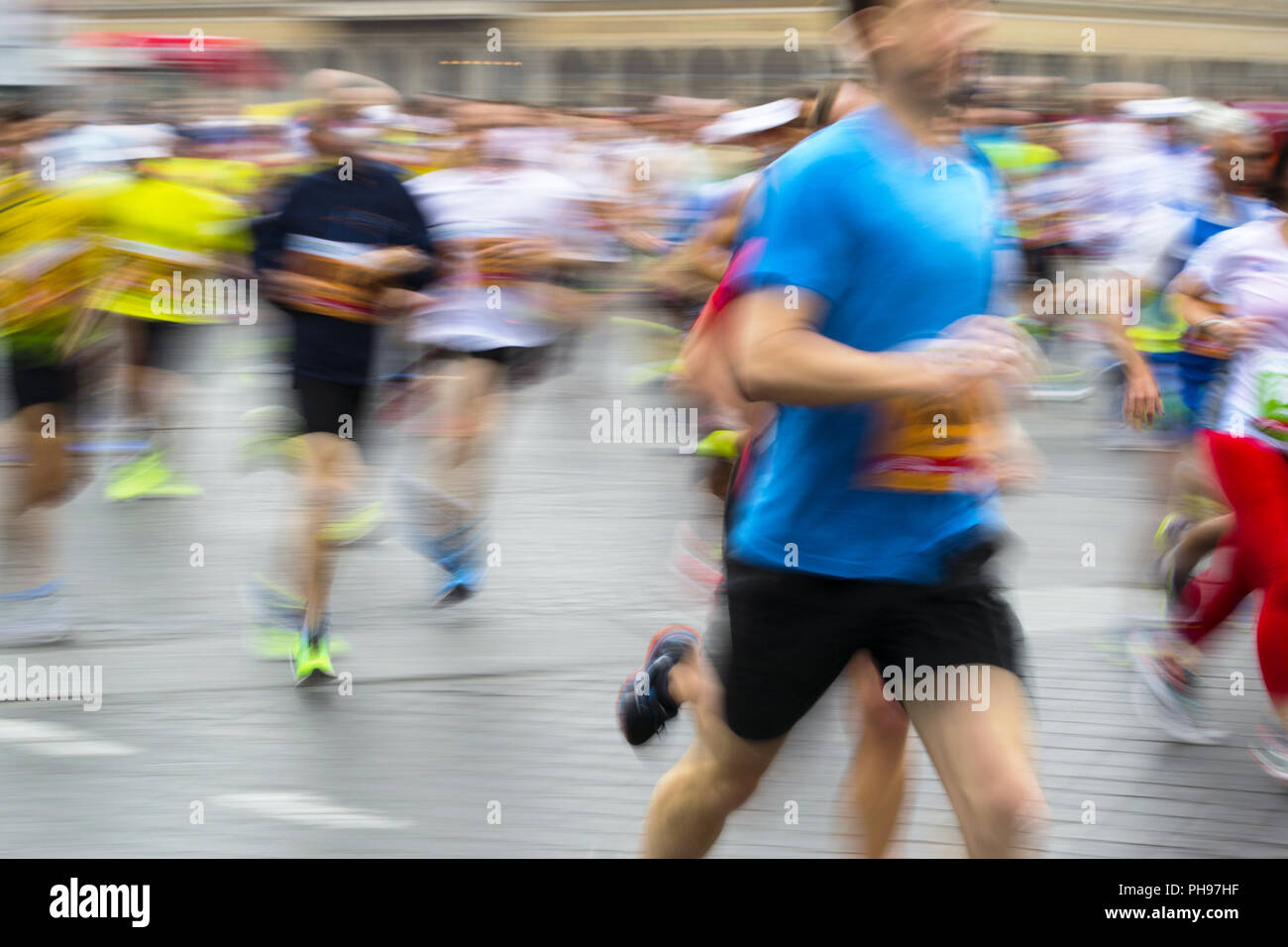 Black marathon runner legs hi-res stock photography and images - Alamy