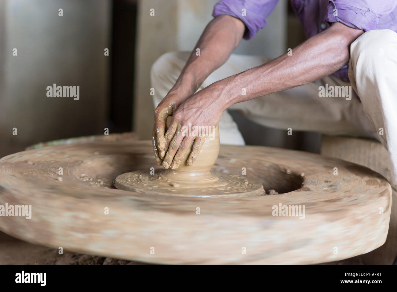Doing pottery hi-res stock photography and images - Alamy