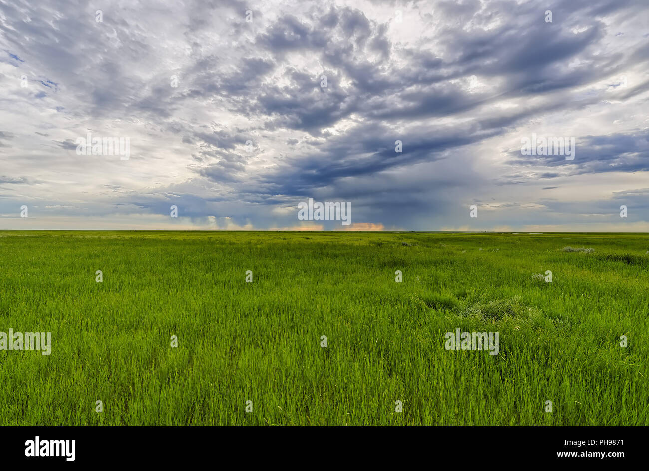 Thunderstorm building hi-res stock photography and images - Alamy